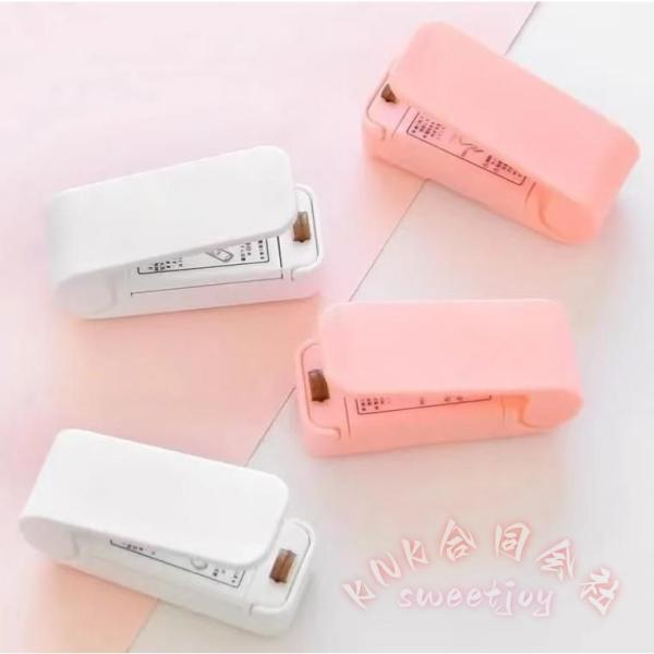 商品詳細：カラー：/A01/A02サイズ：/フリーサイズ対応素材：ポリプロピレン、ポリエチレン、塩化ビニールお手持ちのビニール袋が手軽に密封パックになっちゃいます?しっかり密閉できるので、食べ物などの保存に適です。食べかけのお菓子?レトルト...