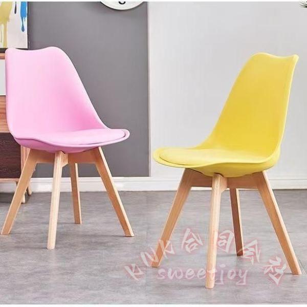 【サイズ】42*42*82cm，【耐荷重】約150kg　ご注意：実寸サイズを測っているため多少誤差がでる場合があります。【滑り止め付】脚の裏側には滑り止めがついているので、床への傷つきを防止することができます。【ダイニングチェア 座面デザイ...