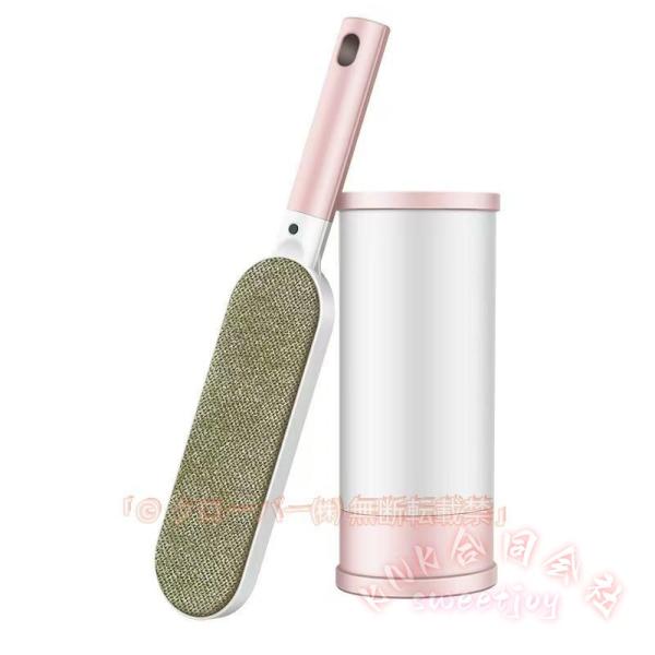 スーツや制服などのほこりが簡単に取れます。ペットの抜け毛がついたカーペットやソファーにも大型ブラシが両面にあるので、よりよく素早くほこりが取れます。ケースが立つので使用後はそのまま玄関などに置くだけです。お手入れは簡単！ケースに入れてブラシ...