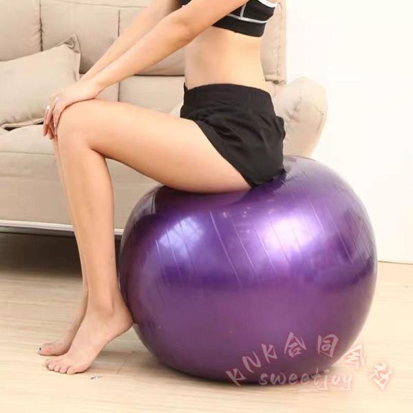 商品内容：バランスボール*1、フットポンプ*1素材：PVC【優れた材質】高密度、より厚いPVC 、アンチバーストで破裂しにくいアイテム。【滑り止め】ノンスリップデザインで、より安定で楽にトレーニングできます。【多様な用途】バランスボールとし...