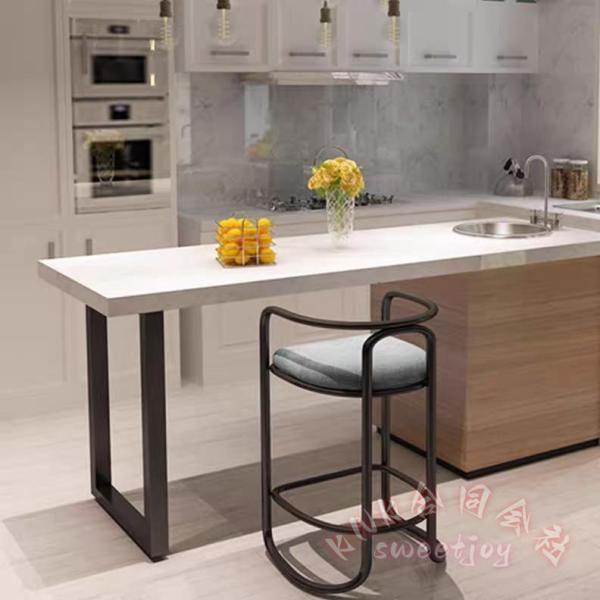 テーブルの脚は太い25x50mm角枠鉄脚でできており、表面は高温ベーキングワニス加工を採用し、シームレスに溶接され、丈夫でしっかりしており、揺れません。2本のテーブル脚は約400kgの荷重に耐えます。お好きな木材で簡単DIY: お好みの天板...