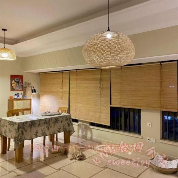 強い日差しを遮ったり目隠しはしたいけど明るさや風は取り入れたい窓におすすめの簾。自然な風合いの竹製で、安価ながら巻き上げ用のコード付きでとても使いやすく、窓の外でも室内でもどちらでもお使いいただけます。made in China■材質：竹す...