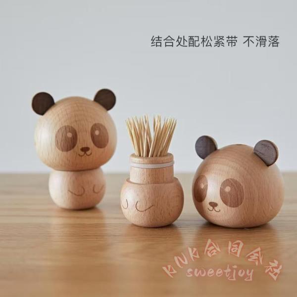 食卓にあると便利な爪楊枝入れです。コロンとしたフォルムのパンダが可愛い?サイズについて画像をご参照ください。素材について木カラーについて生産ロットにより柄の出方や色の濃淡が異なる場合がございます。お使いのモニターや撮影時の光の加減などにより...