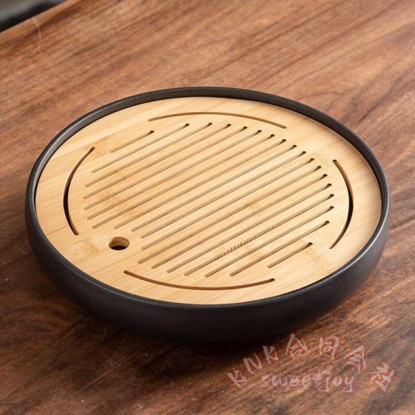 ◆素材：竹製◆カラー ホワイト ブラック◆サイズ 25*4cm◆セット内容：茶盤x1(茶壺・杯は付属しておりません)◆厚手でしっかりとした円形、落ち着いた色合いの竹茶盤。【お手入れしやすい】品質のある竹で作られていますので、全体を水洗いでき...