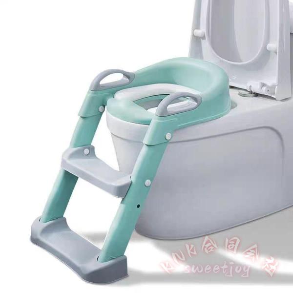 クッション付きトイレトレナーお子様のトイレトレーニングに♪ 自分で登って、自分で座れるので、1人でトイレに行けるようにサポートします。ご家庭のトイレで使えるので、大人用トイレへの移行もスムーズに！おまるよりも、掃除や後処理が楽なメリットがあ...