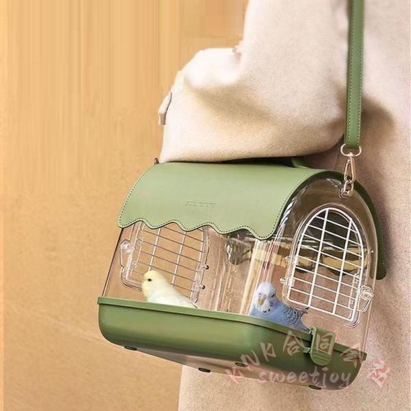 【透明なアクリル製と通気性抜群】健康なアクリル素材と高品質の金網を採用し、透明で通気性良く、丈夫で強度と耐久性も優れています。中が見やすい透明ボディで、どの角度からもよく見え、ペットとの距離がもっと縮まります。また、金網には通気孔がたくさん...