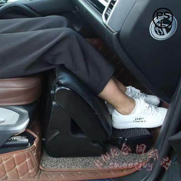 【商品説明】ご自宅・オフィス・車・電車など様々なシーンで活躍します。イスとしてはもちろん、クッション付きなので脚を乗せてオットマンとしてもご利用できます。軽量なので持ち運びにも便利です。3段階で高さ調節が可能。【仕様】本体：プラスチッククッ...