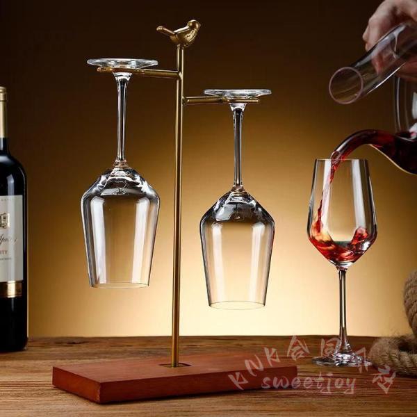 1.材質：金属、無垢材ベース2.サイズ：21×12×39cm3.鉄製のワイングラスホルダー、装飾品も価値があり、ベースと棚を分離し、付属のネジを使用してベースと棚を固定します。4.置き型ワイングラスホルダーはデスクトップ装飾、キッチン、バー...