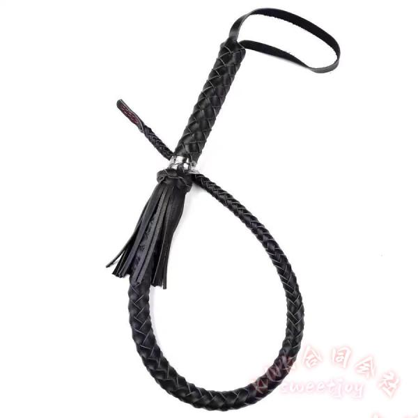 PU、無臭、柔らかく、耐久性があります。馬、訓練、クロスカントリーライディングに乗る必要がある人には非常に適しています。ステージパフォーマンス、撮影などのための良い小道具。人間工学的グリップは、この乗馬作物を握りやすく操作しやすくします。ス...