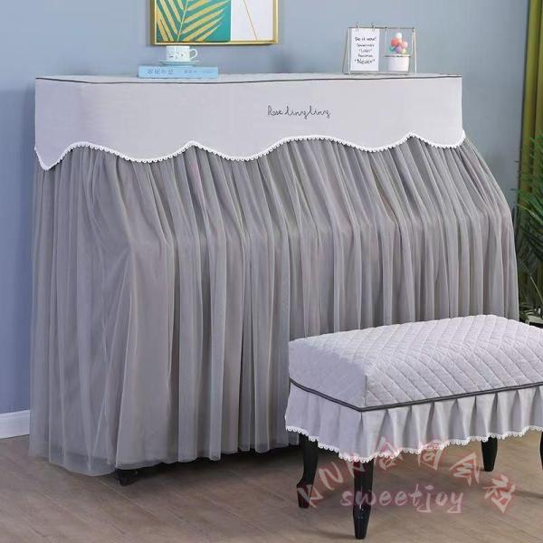 【オススメ】大切なピアノの保護をしつつ、お部屋のアクセントにもなる素敵なアイテムです。また、ギフト/贈答品/プレゼントにもおススメです。【サイズ】ピアノカバー：間口148-153cm通用 、椅子カバー(一人掛けタイプ)：長さ約55?60cm...