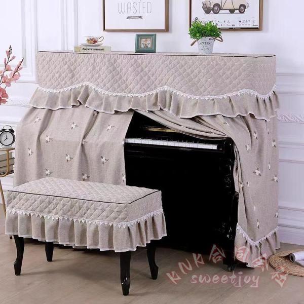 ★国内外のアップライトピアノのフルカバーとしてご使用頂けます。ほとんどのサイズのピアノに適合します。★可愛い色を使って、 部屋は明るくなります。上品で優雅な空間を演出するピアノカバー！★ヨーロピアン調でゴージャスなデザインのピアノカバーは、...