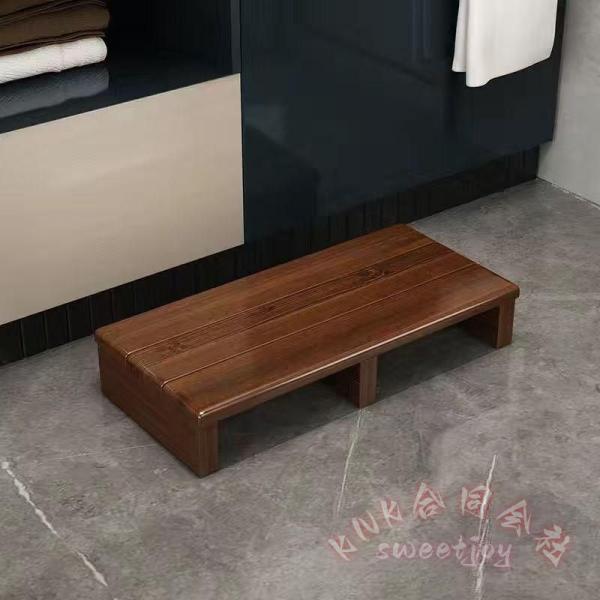 ●内容・アジャスター付なので水平に置けます。・下には靴が収納出来ます。・玄関での上り下り時足腰の負担を和らげます。・天板の表面には溝が彫っているので滑りにくい。●仕様カラ~ブラウン材質天然木（ラバーウッド）　アジャスター/ゴム商品サイズ幅4...