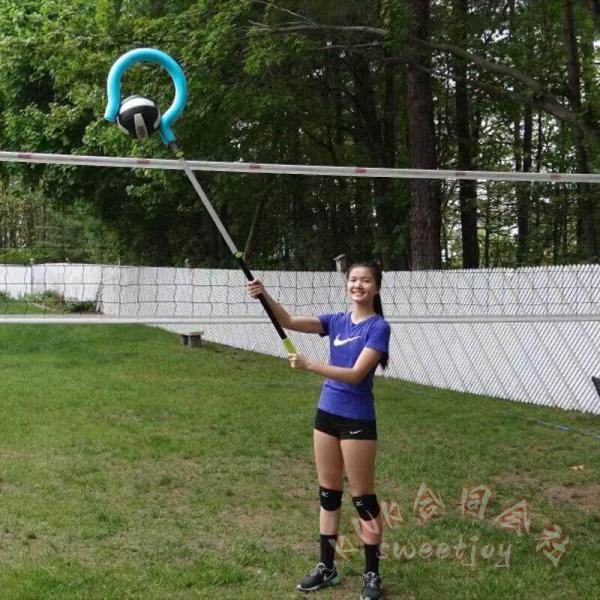 楽しい革新的なツールで、ボールをアタックすることに自信をもって。適切なテクニック、腕をスイングさせて伸ばすアプローチを教えるのに最適 - 左右左ジャンプテクニック。用途： 自宅での練習、チーム練習、キャンプ、クリニック、 運動時間を最大化。...