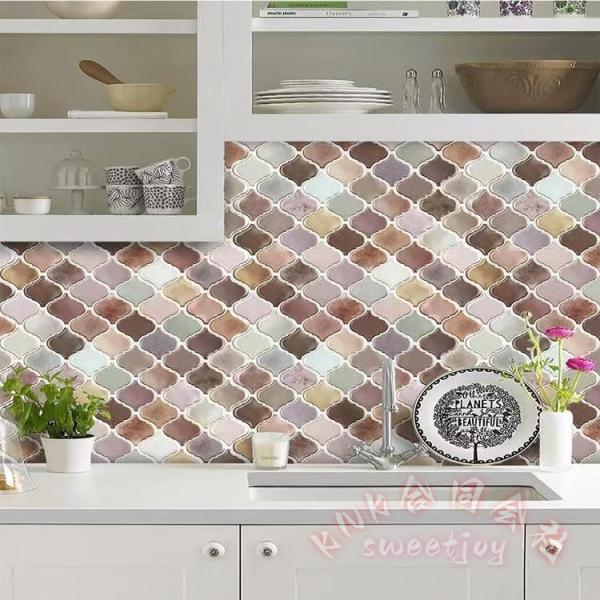 お洒落で可愛い剥がせるDIYタイルステッカーです。水回りの水はねや汚れが気になるインテリアがいまいち気に入らない周りの汚れを防止したいなどのお悩みがある方におすすめ◎ハサミでお好きなサイズにカットしてすぐに貼れるタイルシールです。防汚素材で...