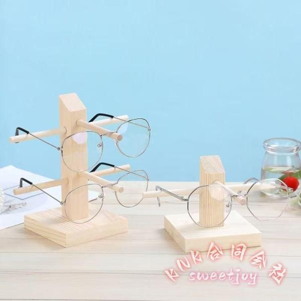 北欧風の木製ナチュラルデザインタワータイプの眼鏡スタンドです。卓上インテリアにもオススメのアイテム【サイズについて】画像をご参照ください。【素材について】木材、他【補足説明】※ご自身で組み立てる必要がございます※
