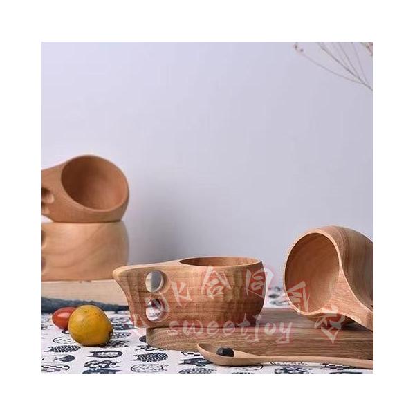 【天然木の温もり、いい香り】▼キャンプやアウトドアで活躍するククサカップ北欧フィンランドの雰囲気たっぷりな木製マグカップ。天然木ならではの優しく柔らかい口あたりが特徴。▼職人手作りの、心温まるハンドメイド製『天然の木』だからこそ味わえる木の...