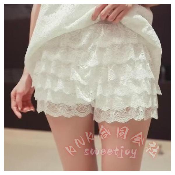 ■白 ホワイト white の?フリーサイズ新品出品です。ダンスコスチューム、衣装のインナーとしても適です。動きやすいショート丈のホットパンツ見えても可愛いふりふりフリル！生産時期により、生地や色合い、タグなどの仕様等、異なる場合がございま...