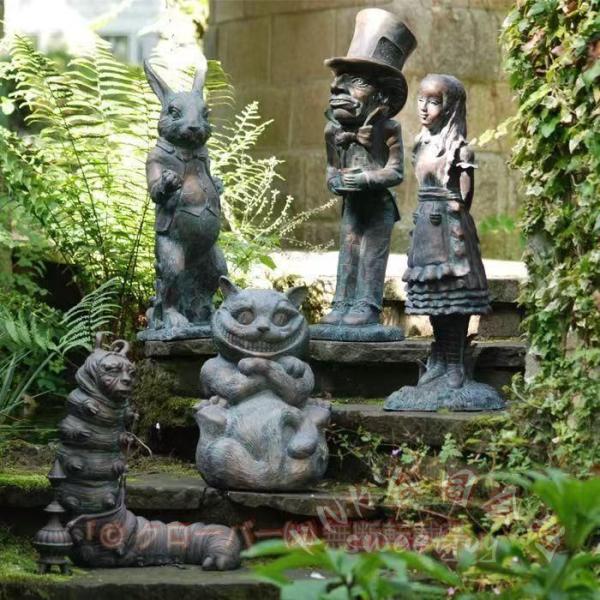 商品によっては発送までに2?3週間かかかることもございます。発送予定日をご了承の上、ご注文いただきますようお願いいたします。【商品概要】魅力的な1つの庭の彫像：不思議の国のキャラクターの最も象徴的なアリスの冒険の5つの5つの庭の彫像または彫...