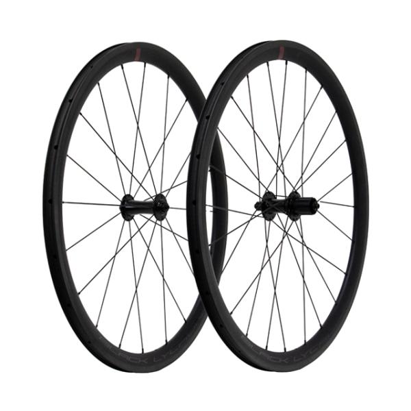 ・リム内幅19Cの新ETRTO規格に対応し、リムのワイド化を実現したリムブレーキホイール・38mmのリムハイトで走行性能を向上し、さらに見た目の迫力も向上・チューブレスレディとクリンチャーに対応・シンプルながらリムデカールにわずかな青みを含...