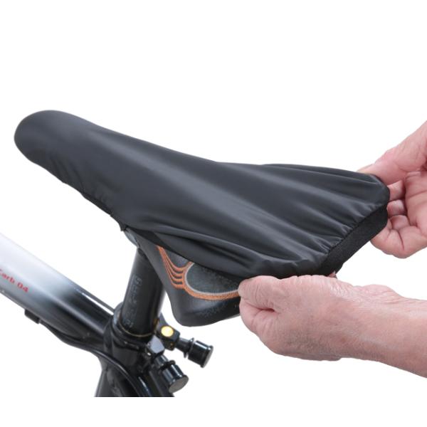 ・スポーツタイプの細身のサドルにぴったりフィットするサドルカバー・ストレッチ素材でしっかりフィットし、ゴムコードとストッパー調整で取り付けも簡単・カバーの裏部分の面ファスナーでズレを軽減・傷ついたサドルの補修用としても便利・耐水圧1000m...