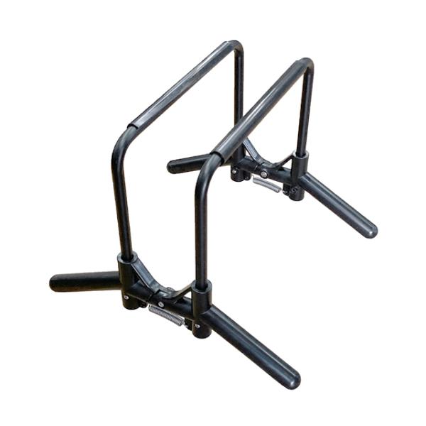 ・置くだけで自転車をホールドできるスタンド・前輪を載せるだけでフレームが車輪を挟みこんで自転車を自立・ほとんどのスポーツ自転車に適用可能・スルーアクスル、ディスクブレーキ仕様車にも対応・場所を選ばず移動が楽な軽量コンパクトサイズ ■素材　円...