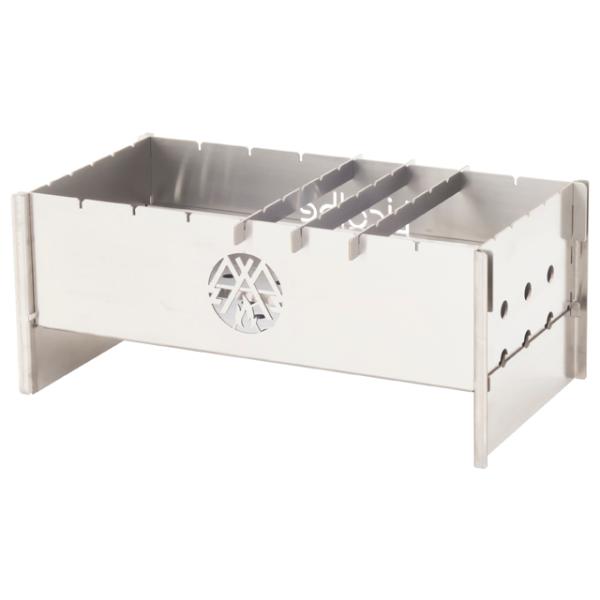 ・厚めのステンレスを使用した組み立て式調理焚火台・組立て時は火床の長辺が約42cmで市販の薪もすっぽり入る抜群の使い勝手・収納時は各パーツを重ねて厚みを抑え、付属の収納袋で持ち運びも便利・小型クッカーの使用や串物を焼くのに便利な専用ゴトク付...