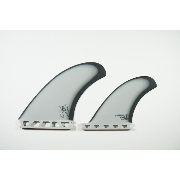 Jeff McCallum Raked Quadは、ソリッドファイバーグラスレイアップで、より硬い構造とスウェプトバックテンプレートを採用し、スピードを追求したモデルです。4枚のフィンはすべてフラットなインサイドフォイルで、ラインを最大限に...