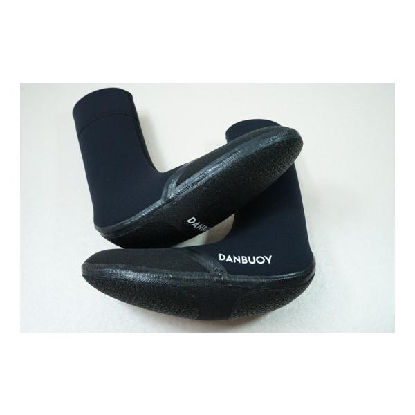 ”素足に近い足裏感覚” の追求から生まれたNEWラウンドソックス彼らのプロダクトへの拘りから作られた先端のラウンドカーブ。サーフィン時の指の感覚を最大限に引き出すパターン。待望のラウンド5mmリリース。ステッチ擦れ防止と、サーフィンによって...