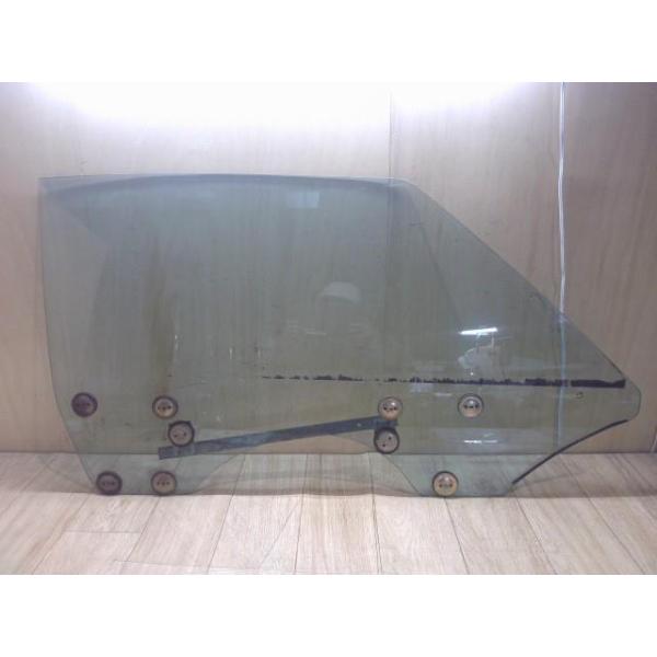 **** 商品説明を必ずご確認ください ****部品管理番号：241026000513130部品名：右Fドアガラス部品区分：リサイクル品車名：ローレル車台番号：KHC131-00****カラー：白トリムNo：黒傷：[,擦り傷,ヒビ割有3cm...