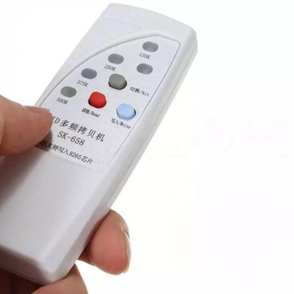 非接触型スマートカードリーダー・ライターかんたんにクローンを作成4つの周波数を切り替え妨害なくスムーズに読み込み安定、低エラーレート故障の原因となりやすいアンテナ非内蔵