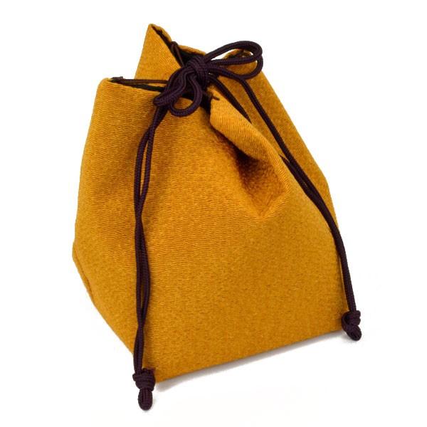 　将棋の駒を収納するためのシンプルな単色の和風の駒袋です。※手作り品ですので、色合いには多少とも差はあり、ひもの形状・色が変わる場合がございますので予めご了承くださいますようお願い申し上げます。■駒袋の底面のおよそのサイズ：8cm×8cm　...