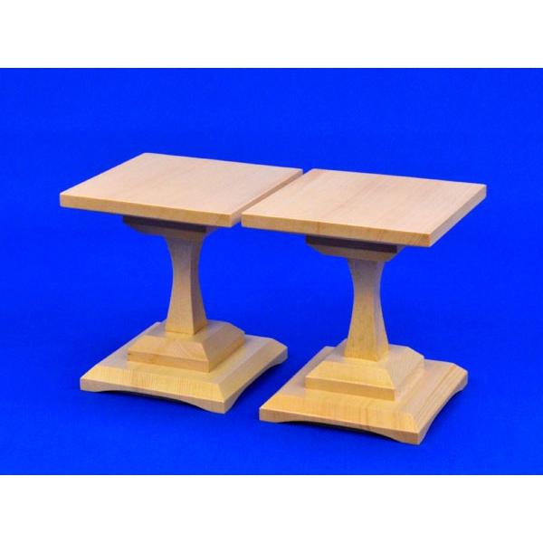 ■将棋駒台の材質：米ヒバ材■将棋駒台のサイズ　天面横幅 約12cm × 天面奥行 約12cm　高さ約13.5cm　将棋駒台の2寸足付将棋盤用駒台ヒバ1本足です。駒台は2つでワンセットになっています。　1本足のシンプルな駒台で、米ヒバ材の駒台...