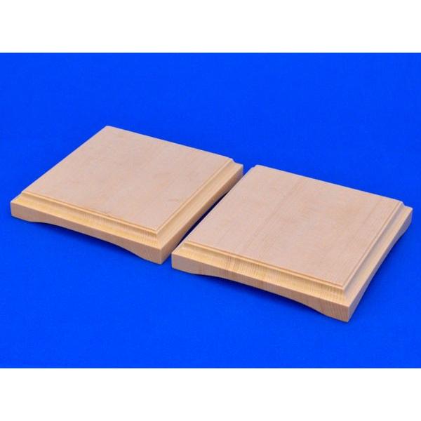 ■将棋駒台の材質：米ヒバ材■将棋駒台のサイズ　天面横幅 約12cm × 天面奥行 約12cm　高さ約2cm　将棋駒台の卓上将棋盤用駒台ヒバ1寸です。駒台は2つでワンセットになっています。　米ヒバ材の駒台で、ヒバ独特の明るい色合いで緻密な木目...