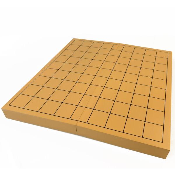 ●通常商品5,423円→●訳あり特価4,620円※税込　写真の訳ありの現品1点限定の木製新桂10号折将棋盤です。将棋対局には支障がないと当店が判断した折将棋盤ですが、ヒビあと・シミあと・変形・メモリの切れやにじみ・色むら・過度に目につく木癖...