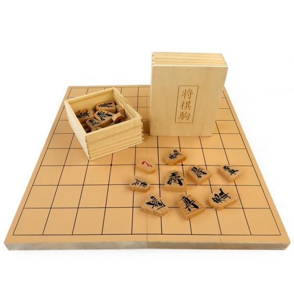 　訳あり特価品の木製新桂6号折将棋盤と木製普及将棋駒（チーク材・印字）の将棋セットです。将棋対局には支障がないと当店が判断した折将棋盤ですが、ヒビあと・シミあと・変形・メモリの切れやにじみ・色むら・過度に目につく木癖・あてキズなど、通常品で...