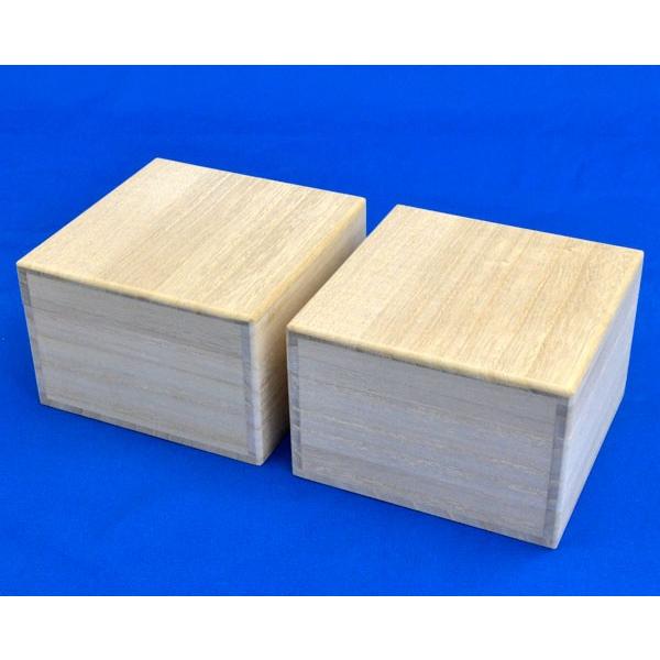 　数量限定の訳あり特価品の碁笥桐製角箱です。 小傷・欠け・変色・汚れ・ひずみなどございます。 収納可能な碁石は、プラスチック碁石は梅(厚み約7mm)まででガラス碁石は椿(厚み約6mm)まで、蛤碁石は25号(厚み7mm)までになります。●碁笥...