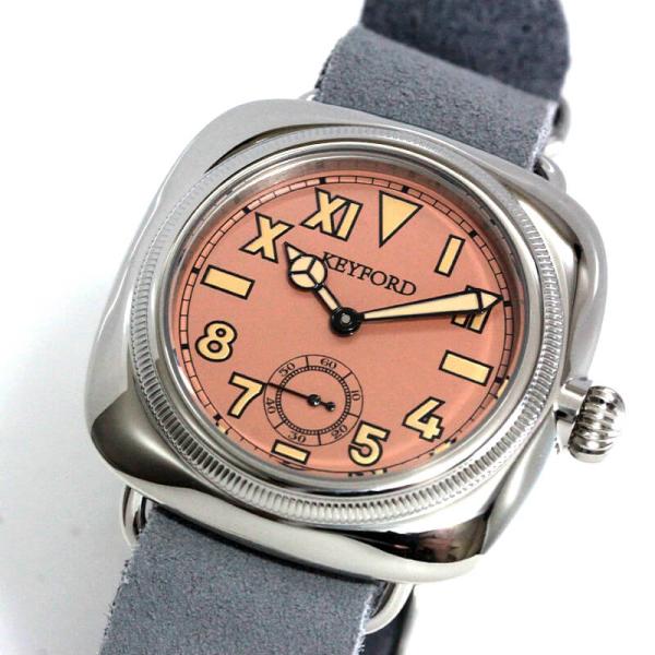 ローマ数字・アラビア数字・バーインデックス・トライアングルインデックスの複合体文字盤風防:ミネラルガラス製ケース素材:ステンレススチールケース経:横36mm×縦36mmバンド素材:バックスキーンライトグレーNATOベルトムーブメント:12時...