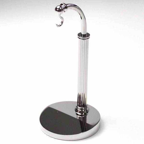 時計を持ち歩かないときに、保管するための実用的な保管場所になると同時に、懐中時計をインテリアクロックとしても楽しめます。/懐中時計ポケットウォッチ専用スタンド シルバーカラー/素材：クロームメッキ/サイズ：高さ：約125mm（一番高いところ...