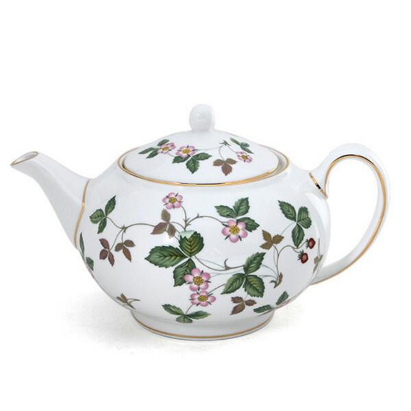 【ギフト 結婚祝い プレゼント 贈り物:食器日和】ウェッジウッドといえば、このワイルドストロベリーを連想する方はきっと少なくないはず。いわずと知れた、ウェッジウッドの大ベストセラーです。その名のとおり、野イチゴの実や花、美しい緑で描かれた葉...