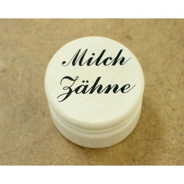 【乳歯ケース:食器日和】乳歯を保存できるケースです。コロンとしたフォルムとナチュラルな木製のデザインは、ちょっとしたプレゼントにもおすすめ。アクセサリーケースとしてもお使い頂けます。材質：ブナサイズ：縦：4.5cm 高さ：3.5cm ブラン...