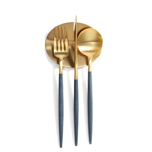 【正規販売代理店 Cutipol ゴア ブラッシュド マット:食器日和】材質：カトラリー/ステンレス(つや消し/マット)、樹脂カトラリーレスト/ステンレス(つや消し/マット)サイズ：・スプーン/縦18cm・ナイフ/縦20cm・フォーク/縦1...