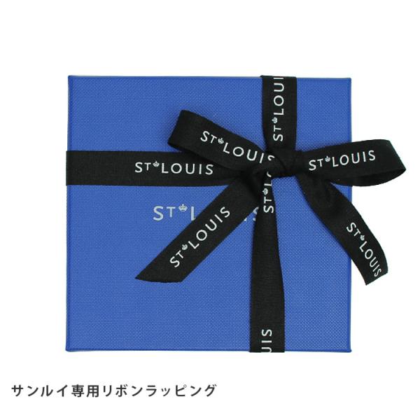 ブランドロゴの付いたリボンでラッピング