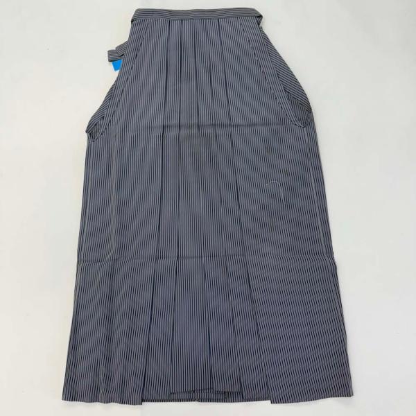 【素材】ポリエステル【紐下丈】約94cm【コメント】袴には行灯タイプと馬乗り袴がありますが行燈袴になります。行灯袴はスカートタイプになります。もう一つは馬乗りタイプになります。馬乗りタイプはズボンタイプになっています。成人式や結婚式などの式...