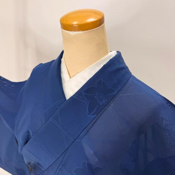 【素材】ポリエステル【身丈】約164.2cm【裄丈】約67.5cm【袖幅】約34cm【袖丈】約49cm【前幅】約25.8cm【後幅】約30cm【コメント】普段着物のひとつで、生地全体に細かな模様が入っているおしゃれ着としての着物です普段の洋...