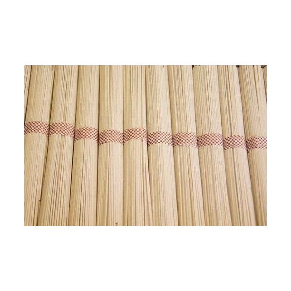 ★訳ありご家庭用の製造後無選別のご家庭用のおそばです。★製造後、折れている麺、長さが不揃いの麺も厳格には選別しておりませんのでご贈答用には向きません。★おいしさに重点をおいて選別する人件費分を差し引いてリーズナブルな価格でお届けしている訳あ...