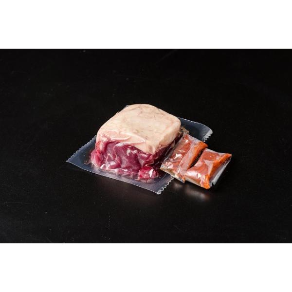 【会津馬刺し　フタエゴ刺し　ブロック　50g［真空］】内容量：50ｇ　(辛し味噌たれ1つ付き)賞味期限：発送日から開封しない状態で5日間（要冷蔵）原産地：国産フタエゴとは馬のバラの部位。当店ではバラの中でもさらに希少な内バラを使用しておりま...