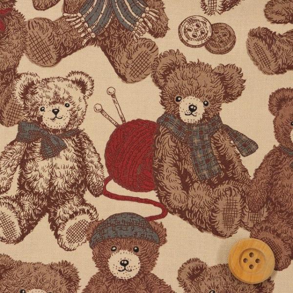 テディベア柄 Good old days／ベージュ生地幅：約110cm生地の厚み：やや薄手（シーチング生地）素材：綿100％　ぬくもりと懐かしさを感じるオールドテディベア柄です。ニットや糸など、ソーイングアイテムもデザインされています。落ち...
