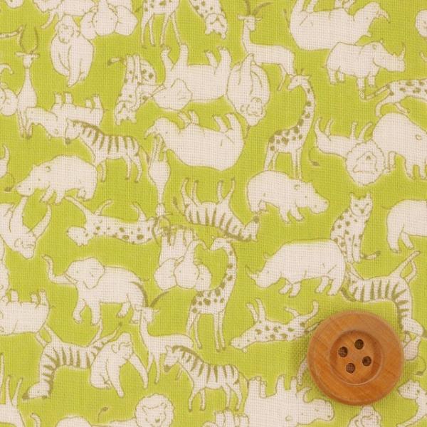 サファリ柄／ライムグリーン生地幅：約108cm生地の厚み：普通（ダブルガーゼ生地）素材：綿100％　繊細なタッチで描かれた動物たちはシマウマ、サイ、キリンにカバ、ライオンetc...みんなが一緒に揃う、ほのぼのとしたイラストです♪ベビーグッ...