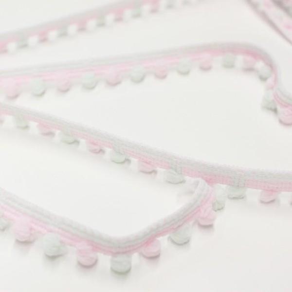 ジェラートカラー ポンポンテープ（ピンク&amp;グリーン）（CMOC-16/PG）（50cm以上10cm単位）幅：約14mm（テープ上部からポンポン下部まで）ポンポン直径：約6mm〜9mm（ポンポンの大きさは均一ではありません）素材：ナイ...