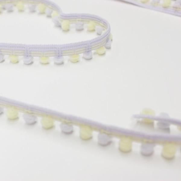 ジェラートカラー ポンポンテープ（イエロー&amp;パープル）（CMOC-16/YV）（50cm以上10cm単位）幅：約14mm（テープ上部からポンポン下部まで）ポンポン直径：約6mm〜9mm（ポンポンの大きさは均一ではありません）素材：ナ...